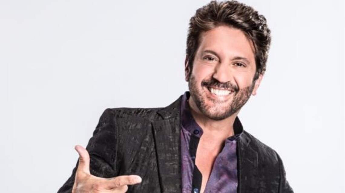 Bobby Larios conduce un programa de entrevistas | El Nuevo Herald