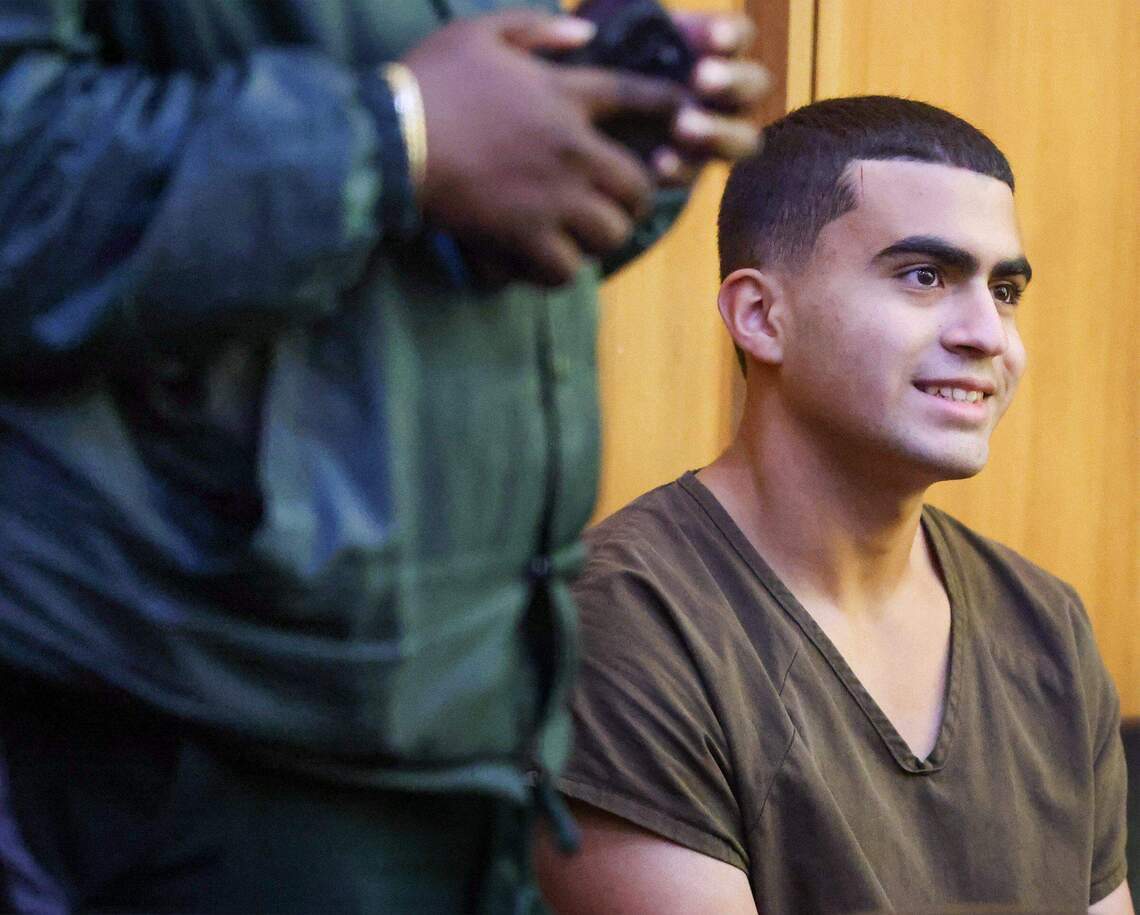 Adolescente acusado de apuñalar a su madre relató el crimen con ...