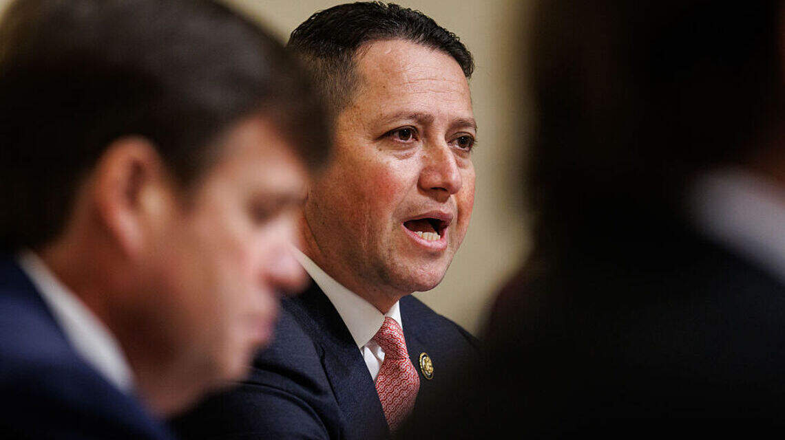 Republicanos piden renuncia de congresista Tony Gonzales | El Nuevo Herald