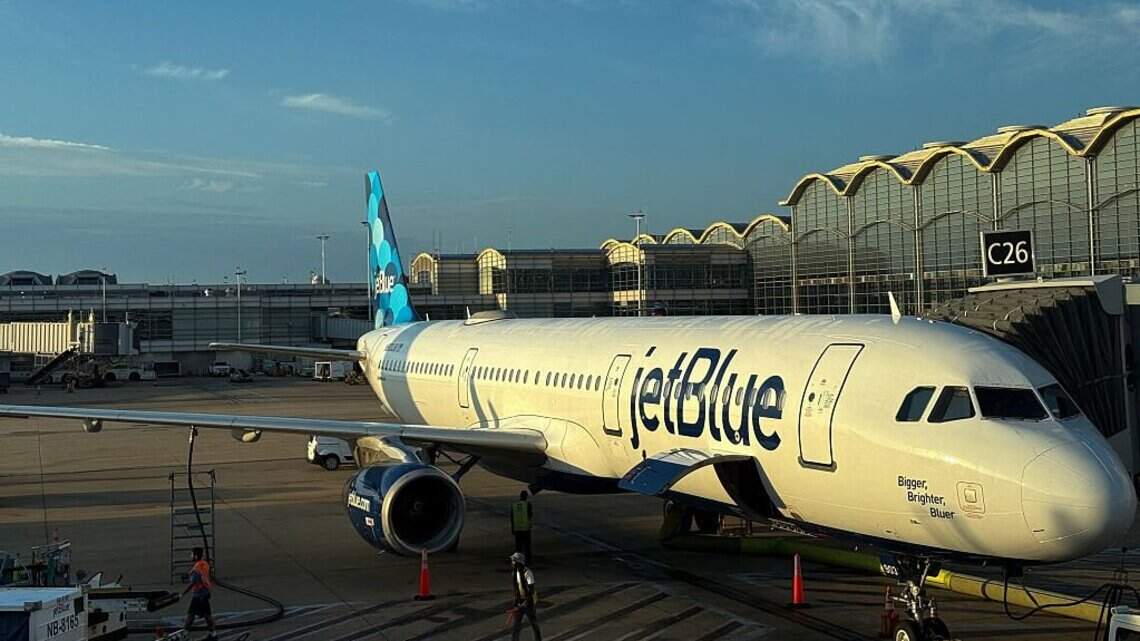 Airbus de JetBlue aterriza de emergencia en la Florida y deja a ...