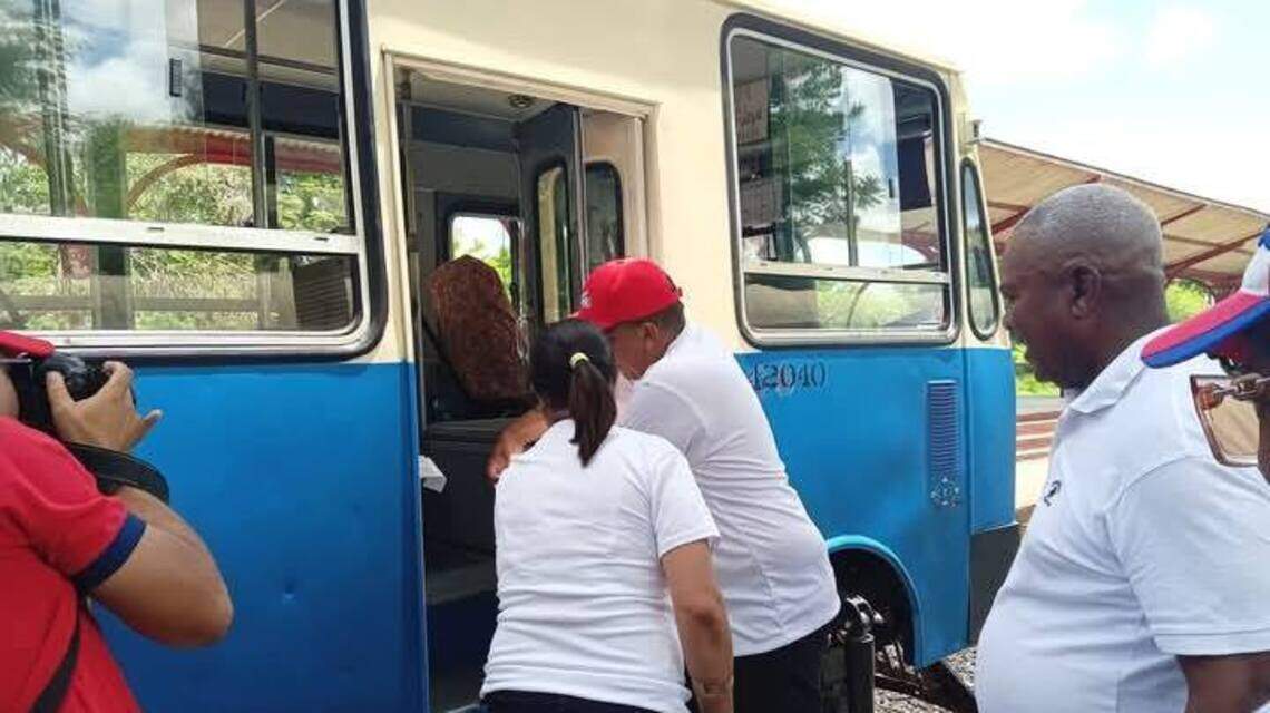 El ferrobús cubano: solución casera ante colapso vial en Cuba | El ...